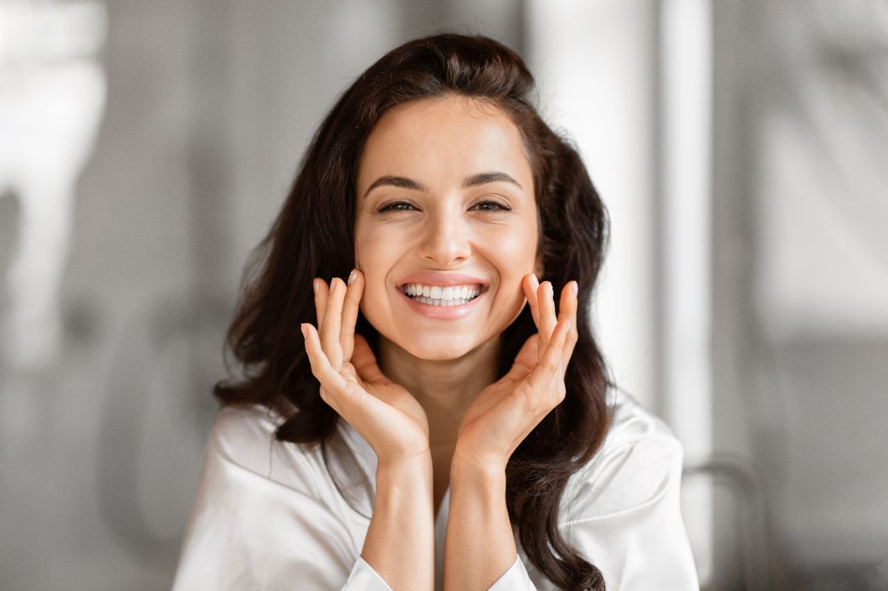 Smile Flawlessly | Natural, Pain Free, Quick Teeth Whitening